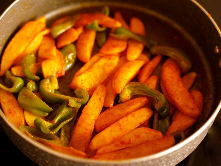 Shimla Mirch ki Sabji (Aloo Capsicum) - Dassana’s Veg Recipes