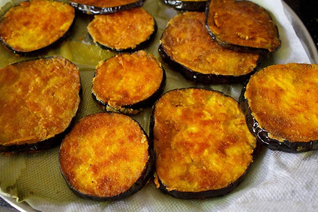 Begun Bhaja Recipe, How to make Begun Bhaja | Baingan Bhaja Recipe