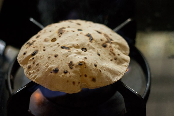 Roti Recipe or Phulka Recipe, How to make Soft Rotis | Phulkas