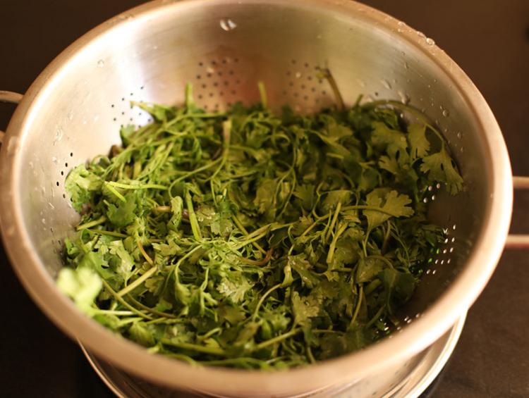 kothimbir vadi recipe, how to make kothimbir vadi recipe in microwave oven