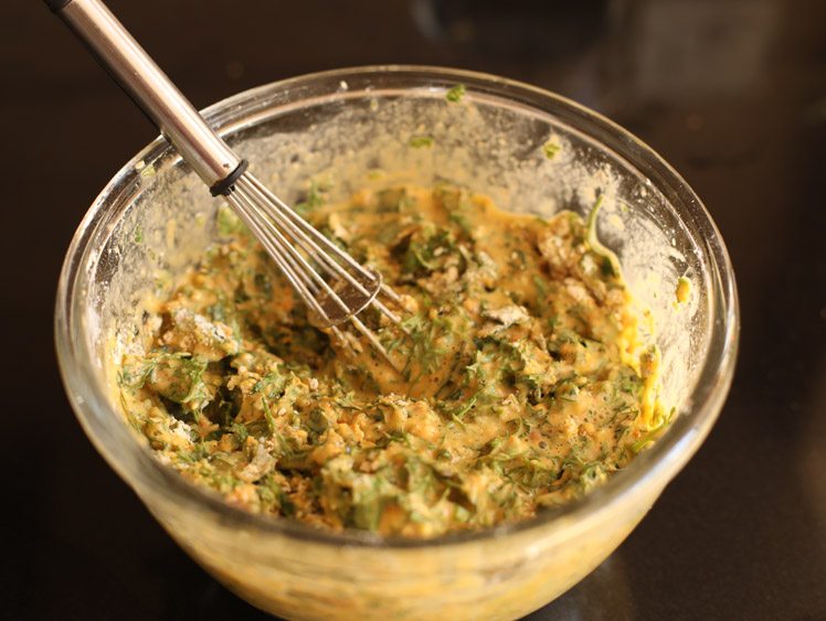 kothimbir vadi recipe, how to make kothimbir vadi recipe in microwave oven