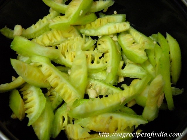 Karela Sabzi Recipe | Dry Bitter Gourd Curry Recipe | Karela Recipes