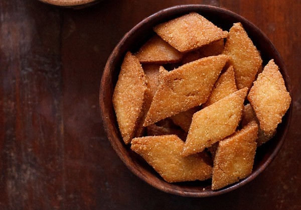 Shankarpali Recipe, Sweet Shankarpali for Diwali | Diwali Snacks Recipes