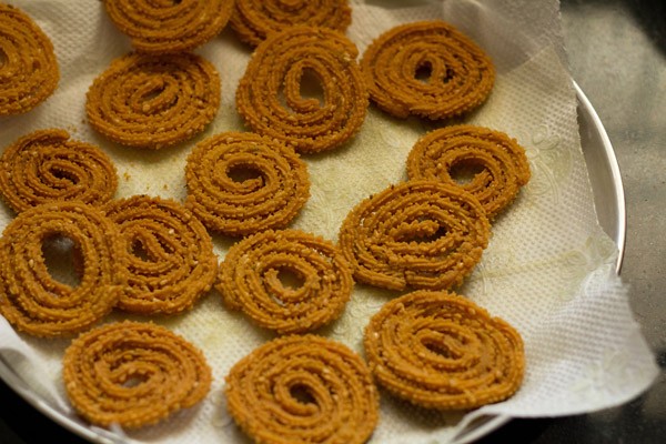 chakli recipe, how to make chakli recipe | diwali recipes