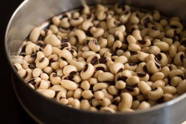 lobia sabzi recipe | tasty goan chawli bhaji recipe | dry lobia curry ...