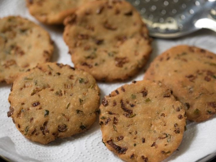 Maddur Vada Recipe - Dassana’s Veg Recipes