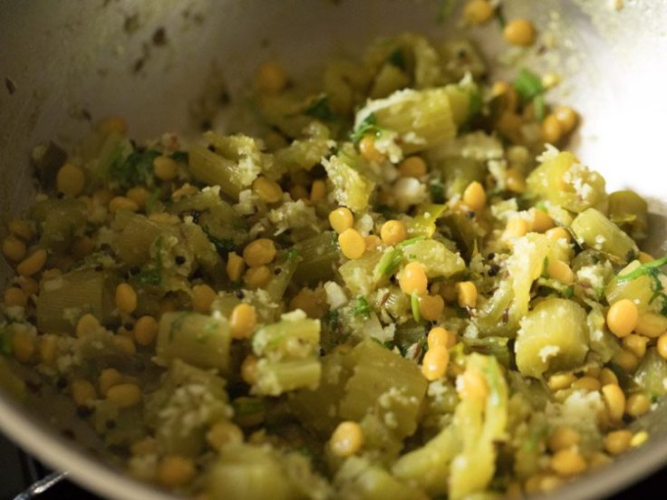 Snake Gourd Recipe | Padwal Bhaji | Chichinda ki sabji - Dassana’s Veg ...