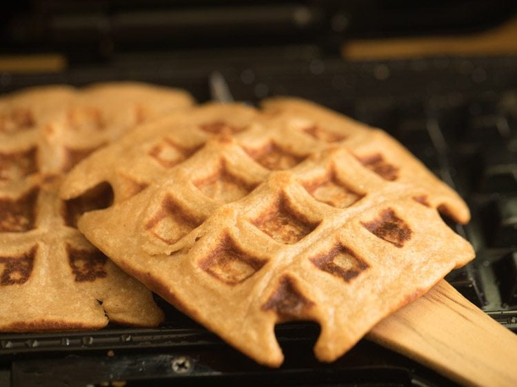 whole wheat waffles | whole wheat eggless waffle recipe