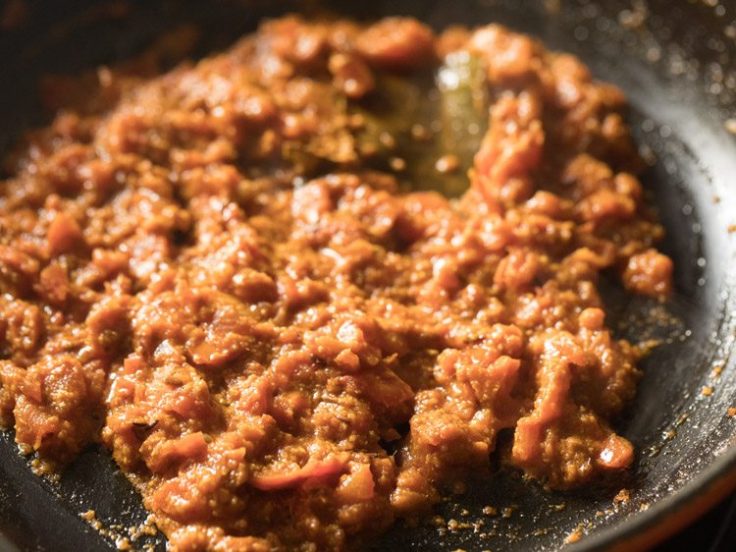 chanar-dalna-recipe-bengali-paneer-potato-curry
