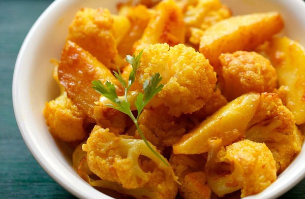 aloo gobi recipe, how to make aloo gobi dry | aloo gobi sabzi