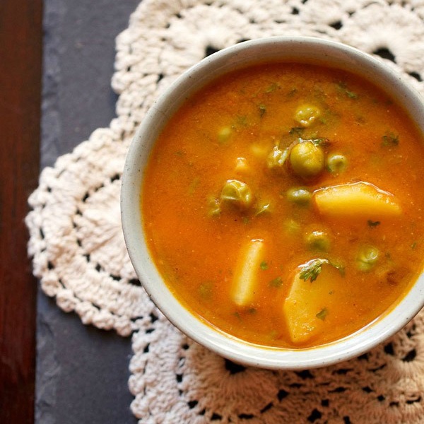 Aloo Matar | Aloo Mutter (Homely Punjabi Recipe) » Dassana's Veg Recipes