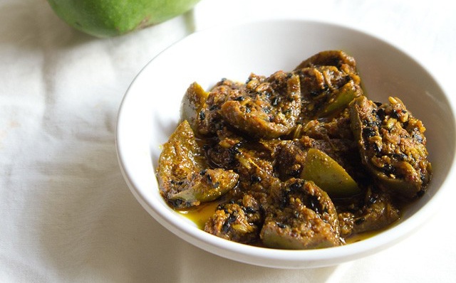 mango pickle recipe, how to make mango pickle | aam ka achar recipe