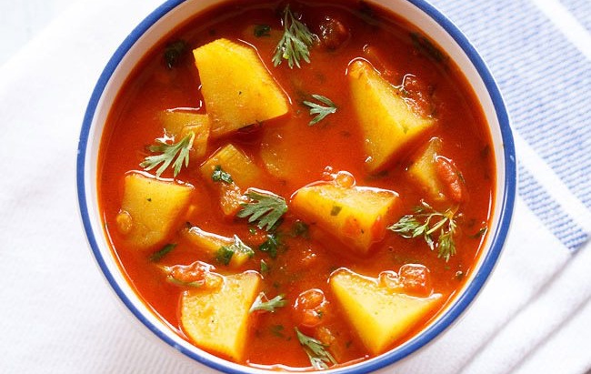 Potato Curry | Indian Aloo Curry (One Pot)