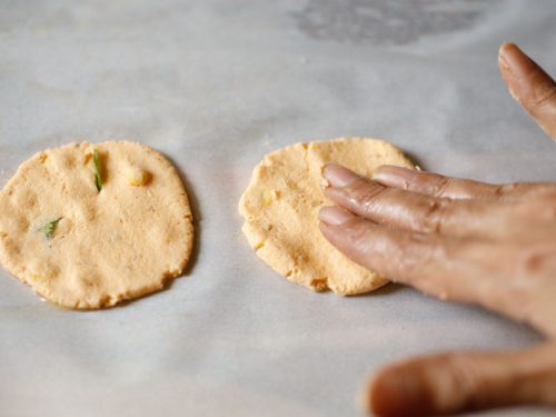 Thattai Recipe | Thattu Vadai - Dassana’s Veg Recipes