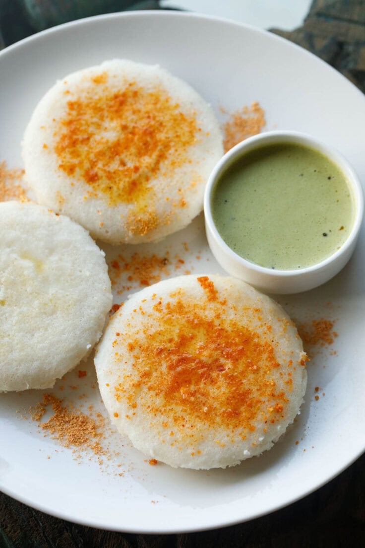 Thatte Idli (Bangalore Special Plate Idli) - Dassana’s Veg Recipes