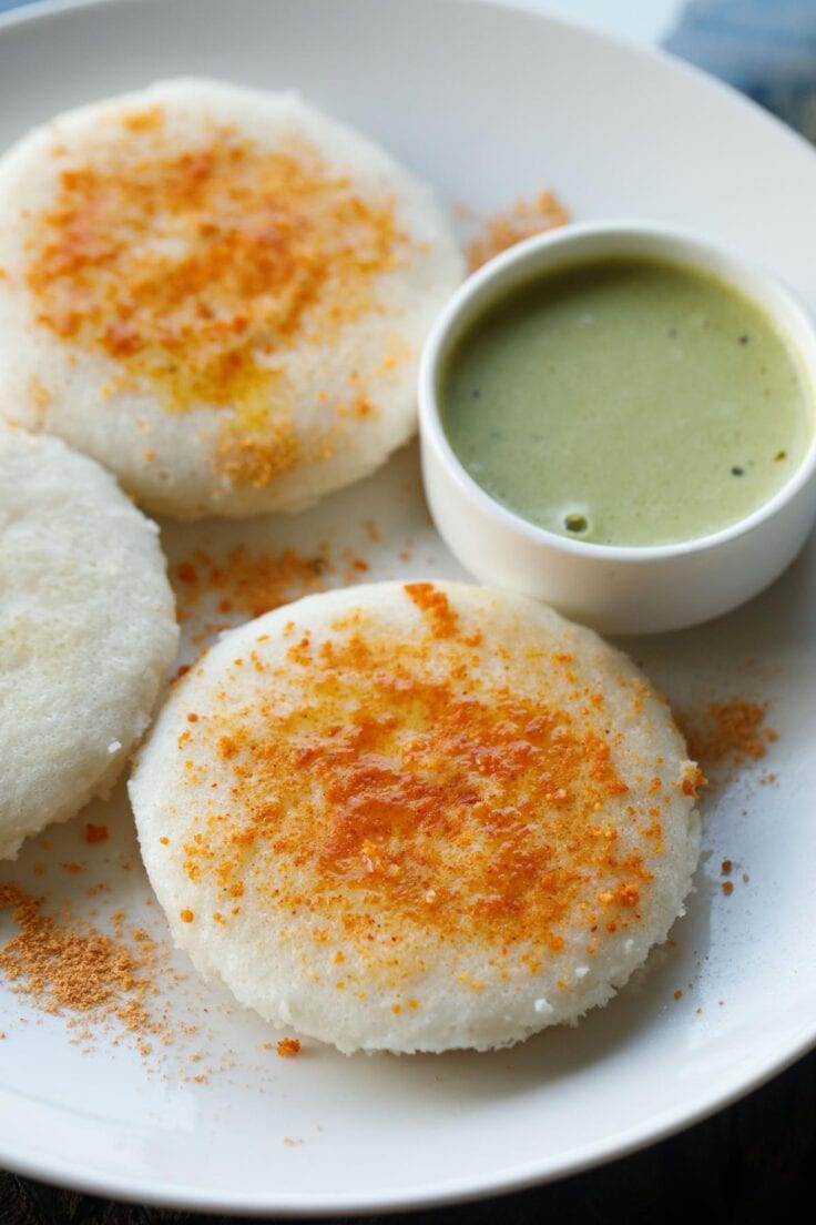 Thatte Idli (Bangalore Special Plate Idli) - Dassana’s Veg Recipes