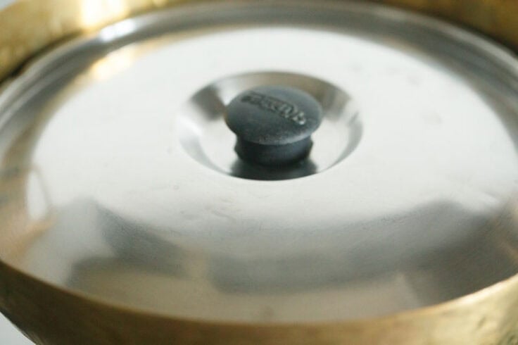 Thatte Idli (Bangalore Special Plate Idli) - Dassana’s Veg Recipes